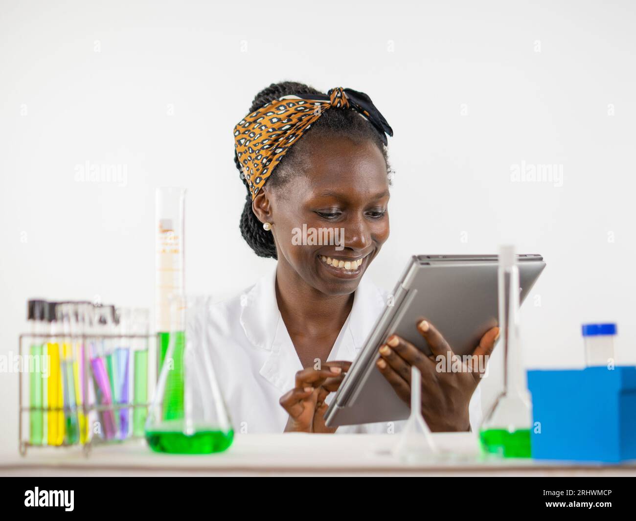 Female scientist using pipette liquid hi-res stock photography and ...