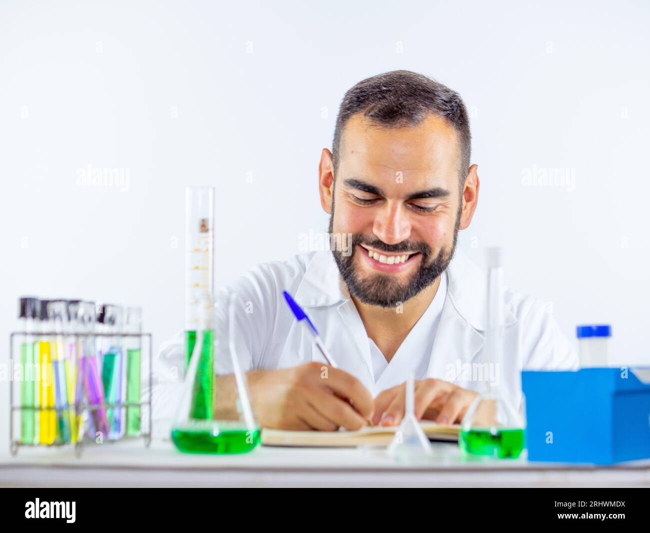 Scientist doing chemical experiment liquid hi-res stock photography and ...