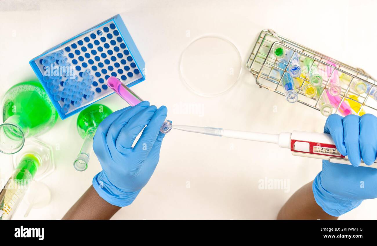 Lab micropipette biotechnology hi-res stock photography and images - Alamy