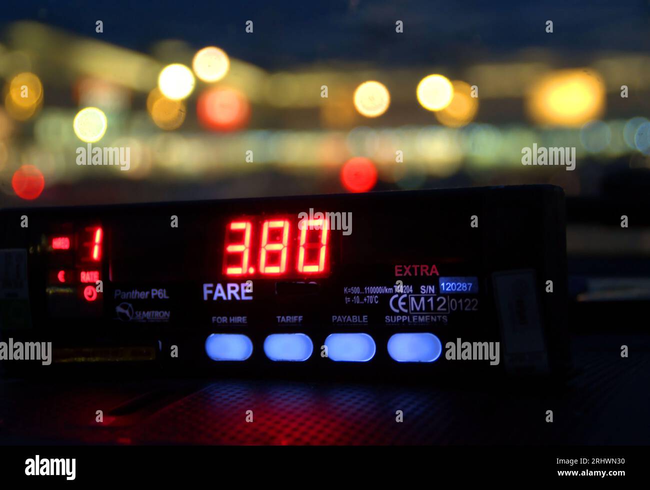 Taxi meter london hi-res stock photography and images - Alamy