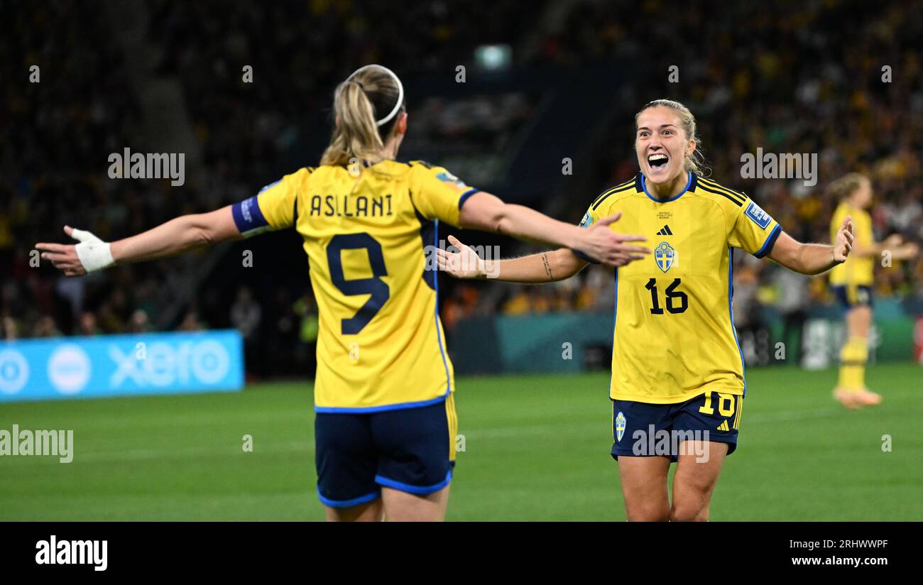 Brisbane, Australia. 19th Aug, 2023. Kosovare Asllani (left) of Sweden ...