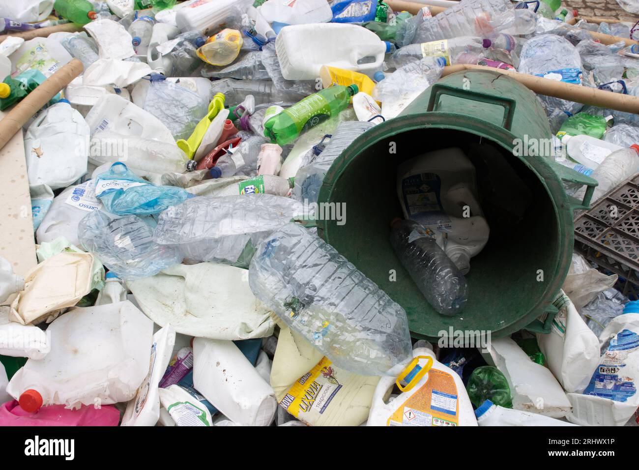 16 october 2022 Almada, Portugal: the problem of environmental ...