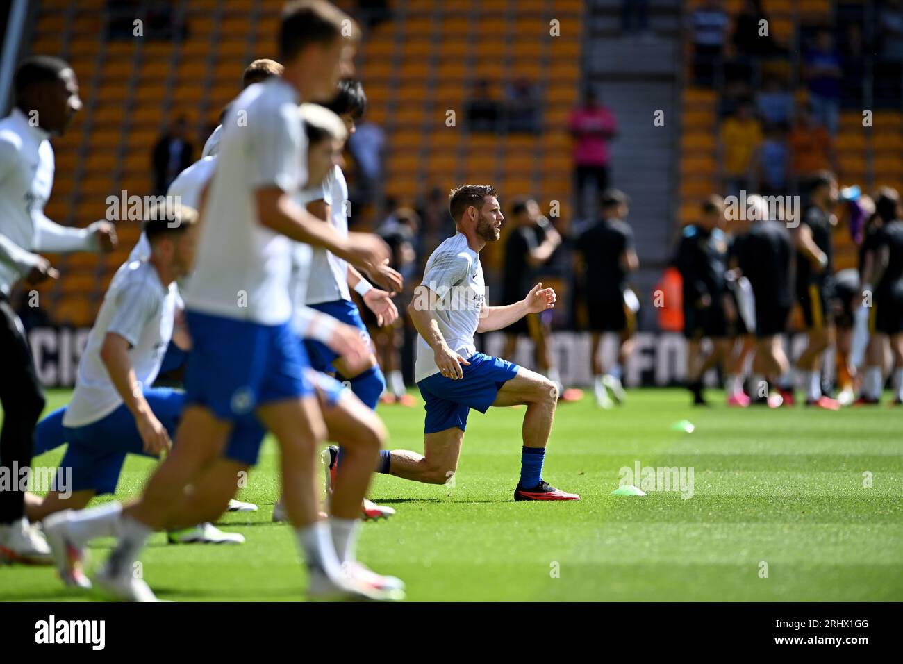Hove albion players warm up hi-res stock photography and images - Alamy