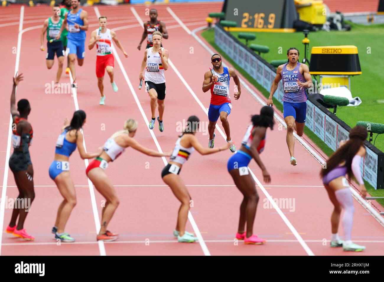 Budapest. 19th Aug, 2023. Athletes compete during the 4x400 Meters ...