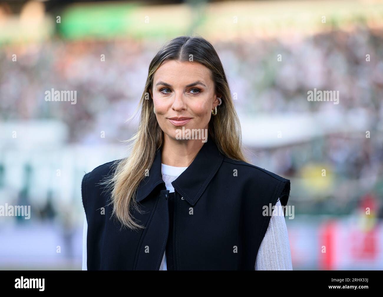 Laura WONTORRA (Moderator) Soccer 1st Bundesliga, 1st matchday, SV ...