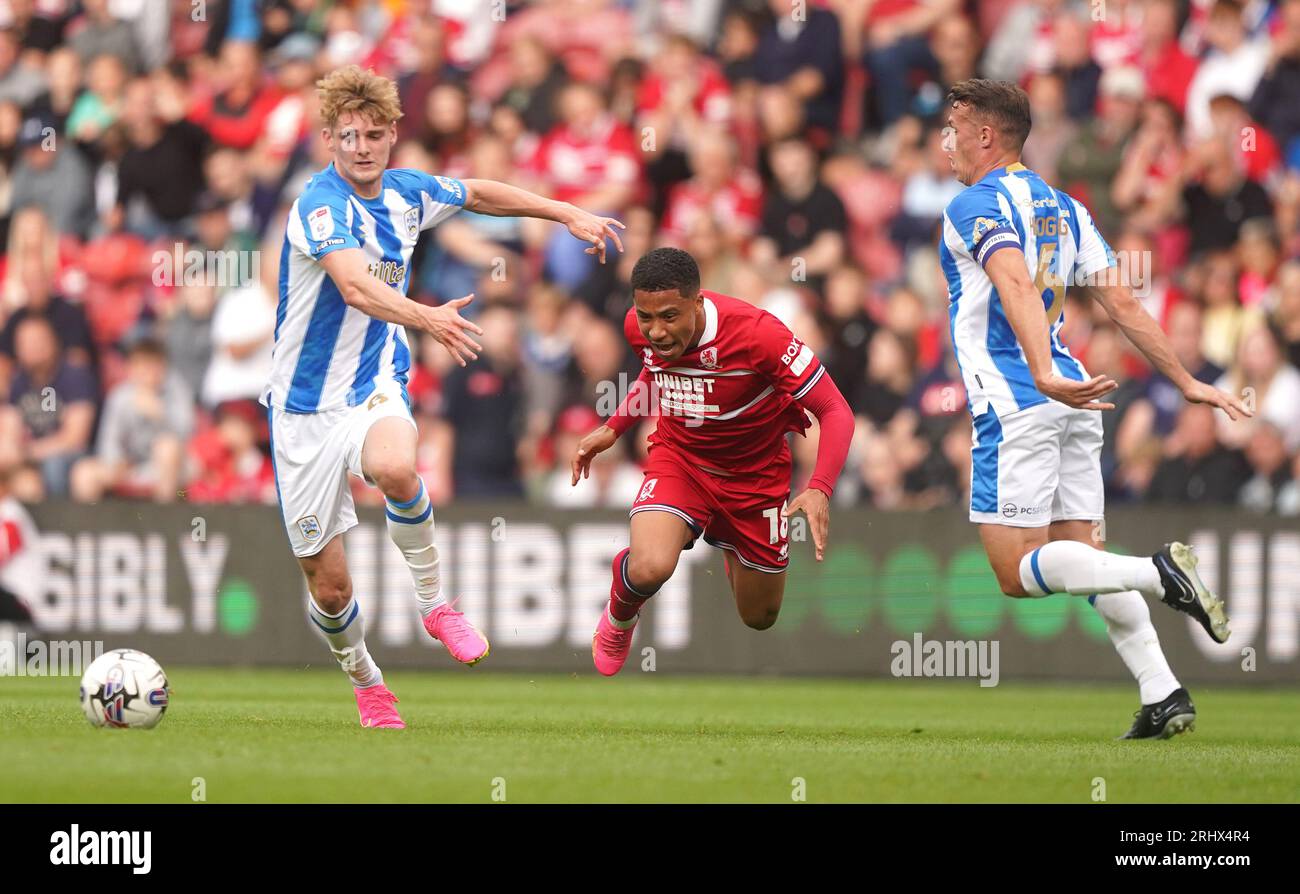 Middlesbrough's Samuel Silvera (centre) battles for the ball with ...