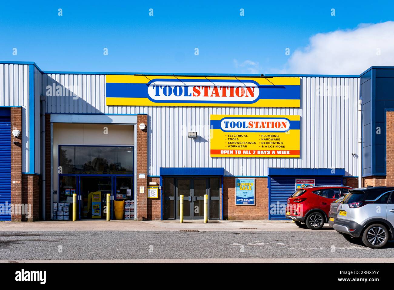 Tool shop logo hi-res stock photography and images - Alamy