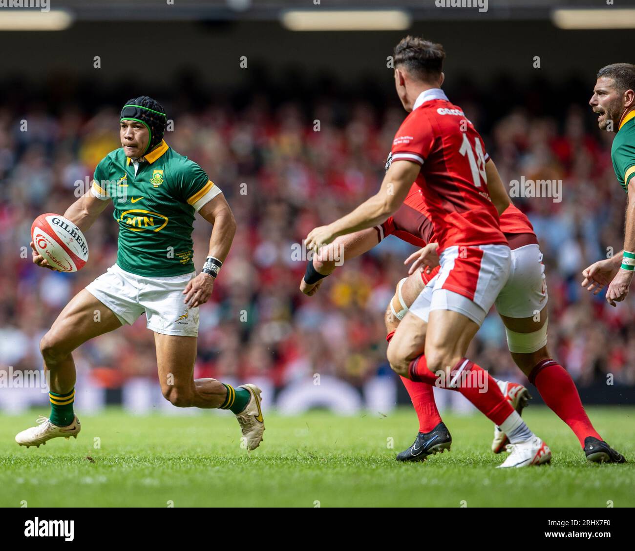 Sam costelow wales rugby hi-res stock photography and images - Alamy