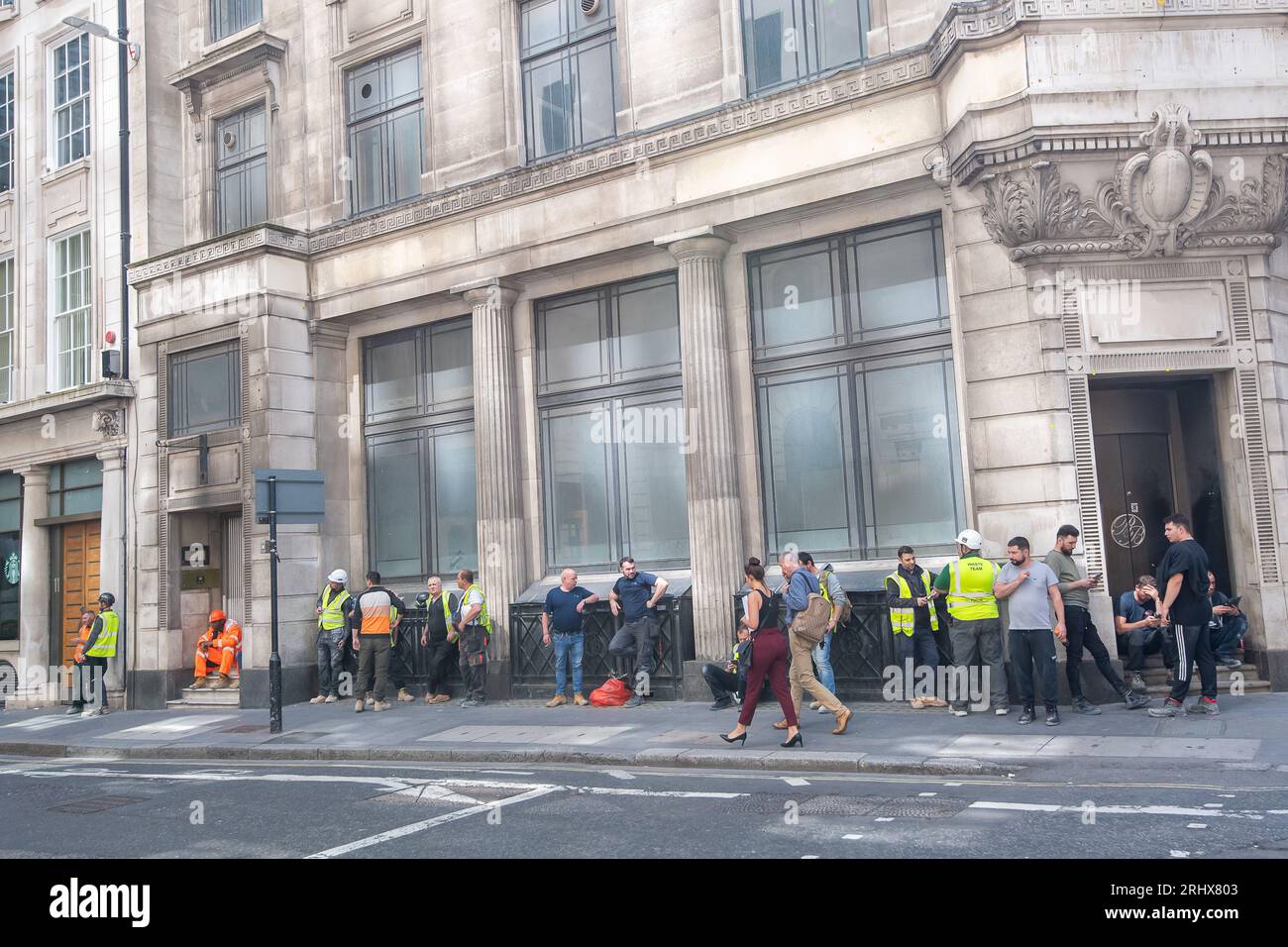 London, UK. 10th August, 2023. Office workers and construction workers ...