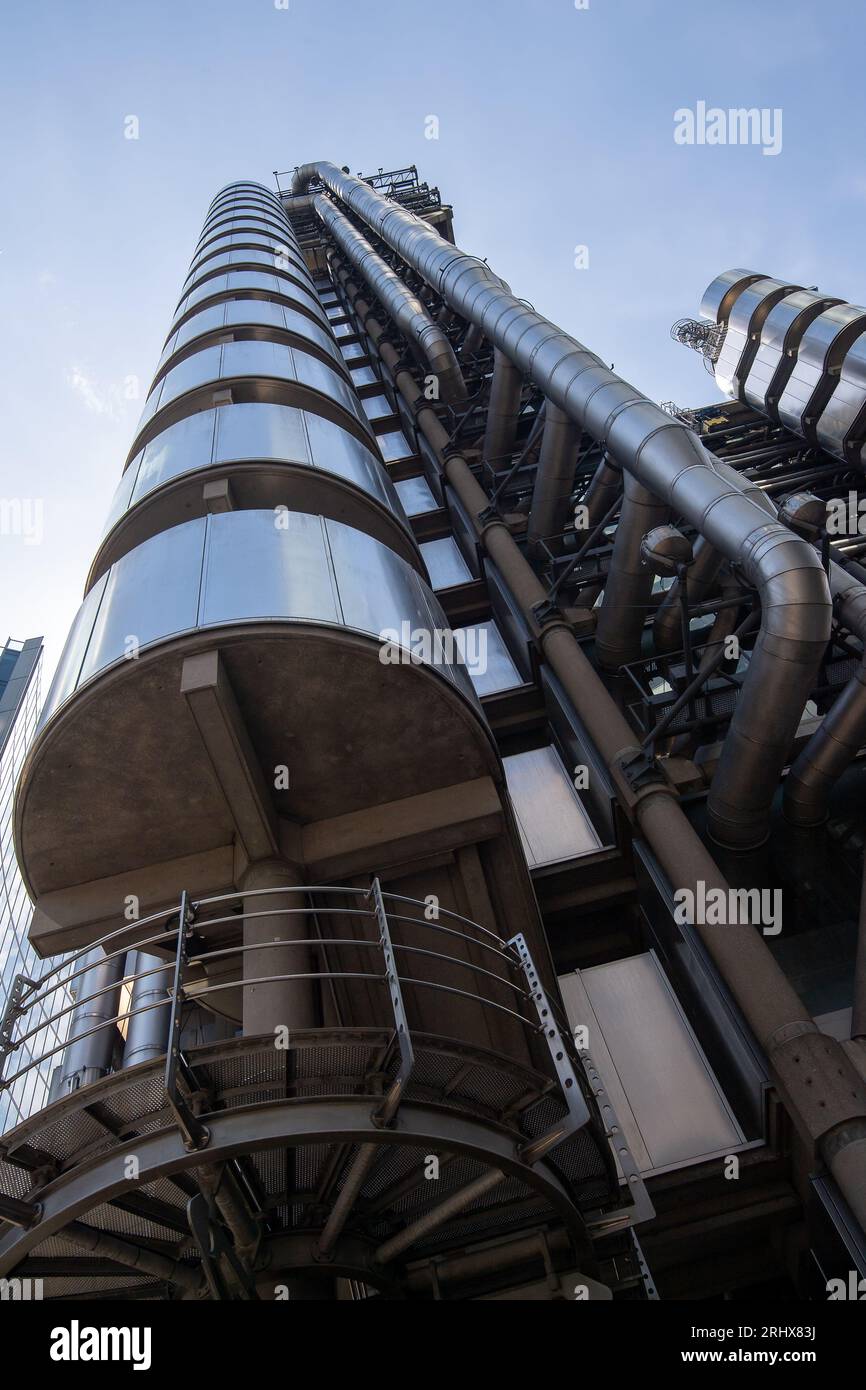 London, UK. 10th August, 2023. The iconic steel structure of the Lloyds ...