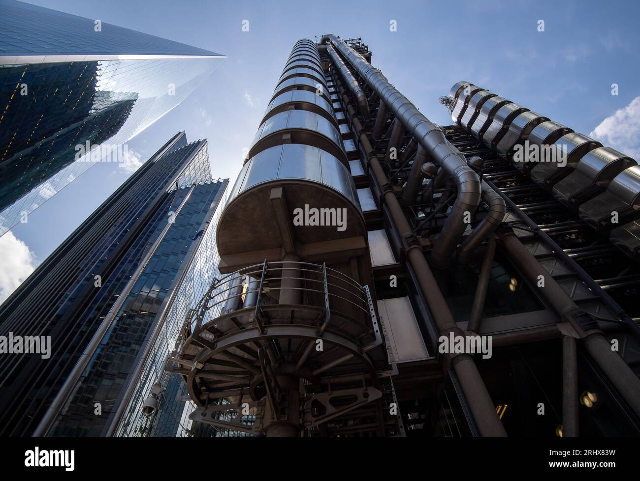 London, UK. 10th August, 2023. The iconic steel structure of the Lloyds ...