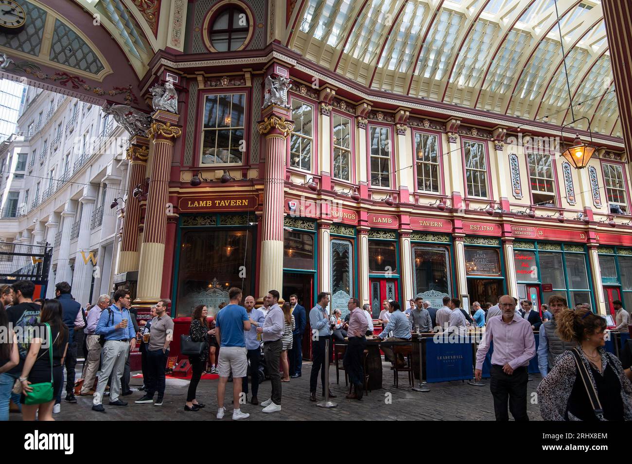 The lamb tavern at leadenhall market hi-res stock photography and ...