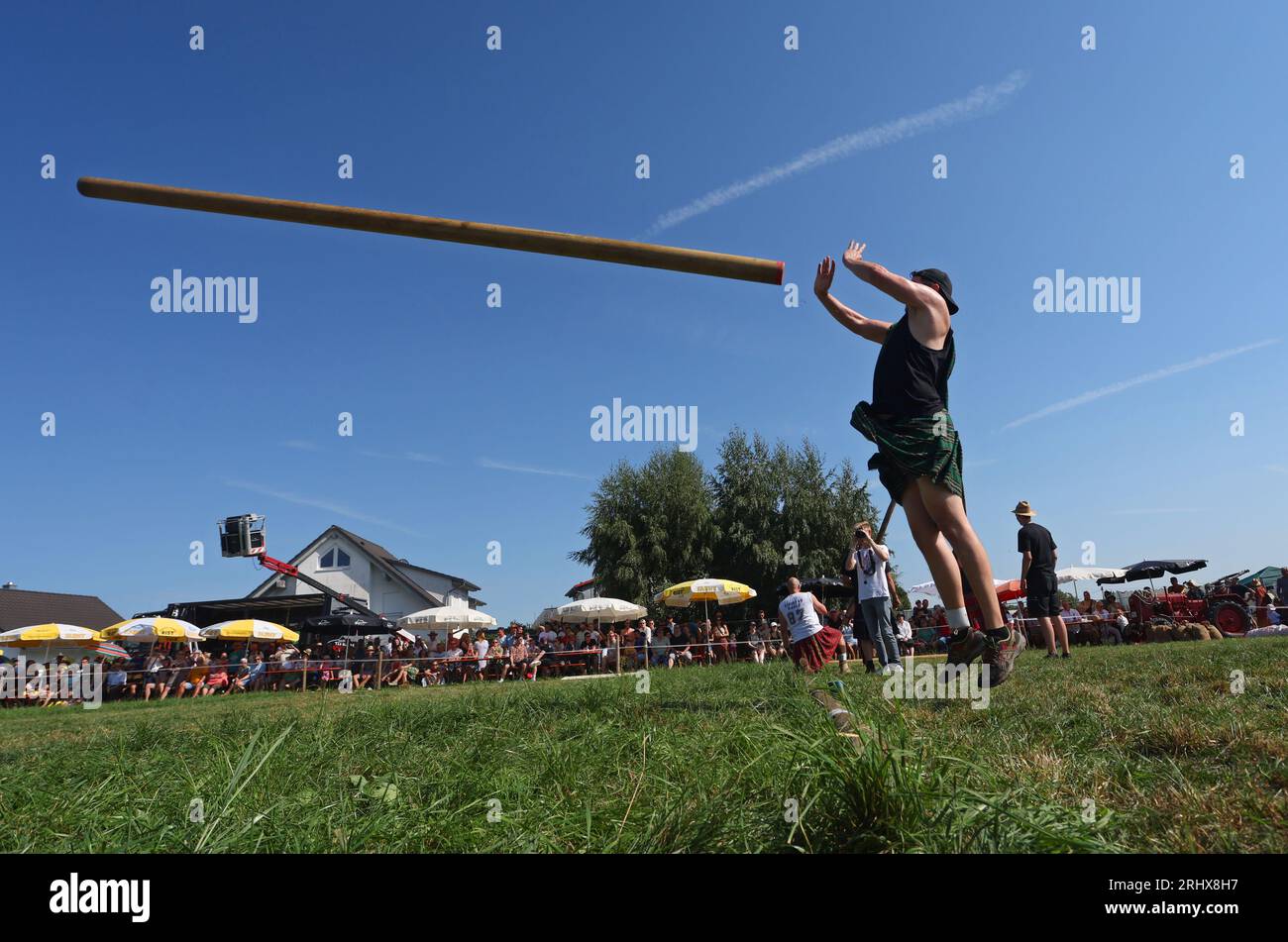 Tree trunk throwing hi-res stock photography and images - Alamy
