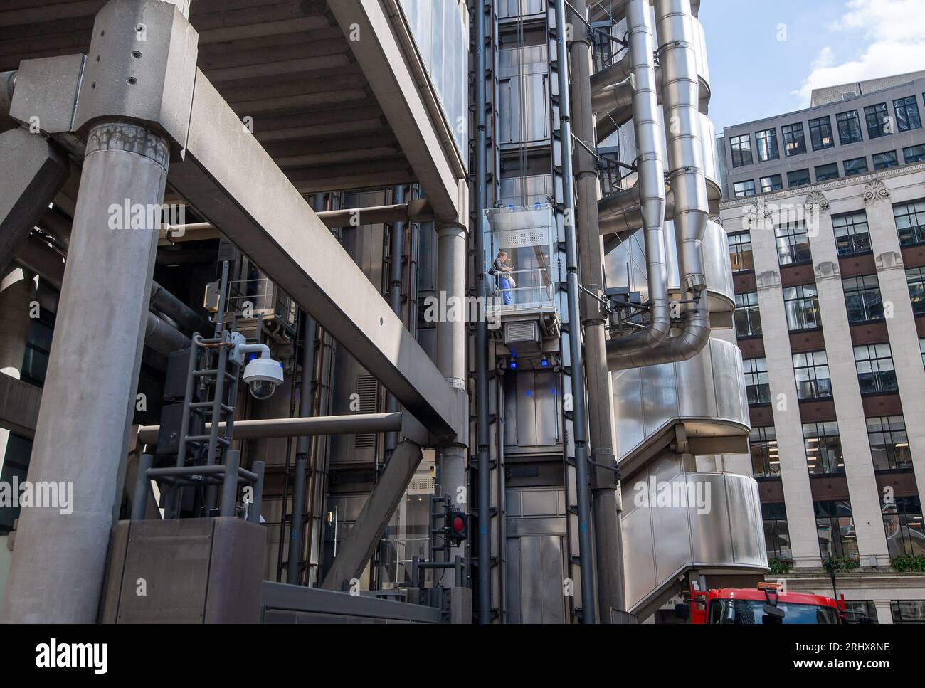 London, UK. 10th August, 2023. The iconic steel structure of the Lloyds ...