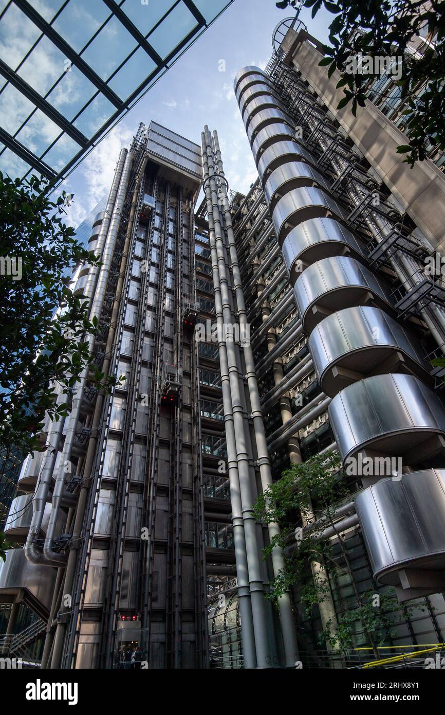 London, UK. 10th August, 2023. The iconic steel structure of the Lloyds ...