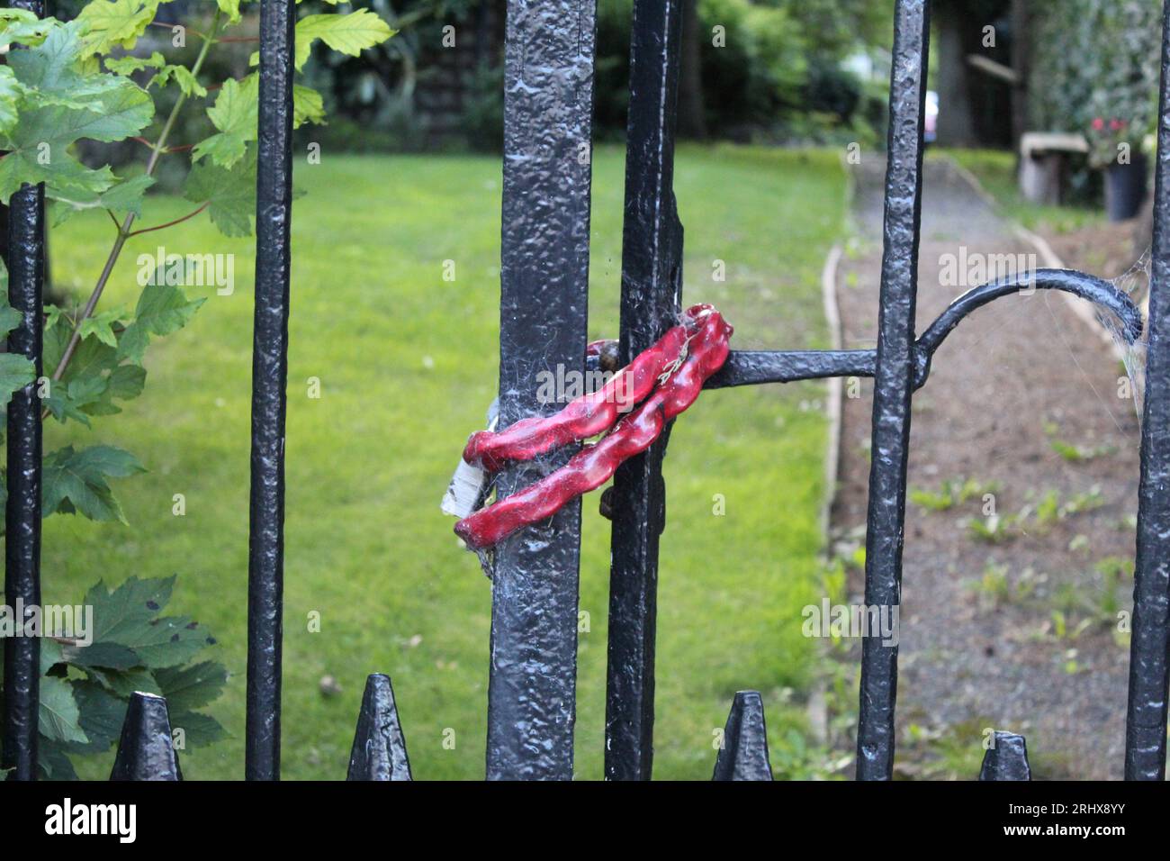 Garden gate lock hi-res stock photography and images - Alamy