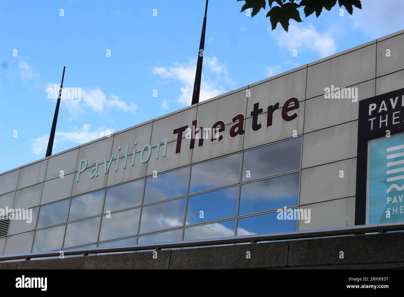 London pavilion theatre hi-res stock photography and images - Alamy