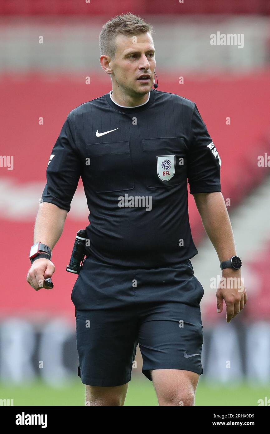 Josh smith referee hi-res stock photography and images - Alamy