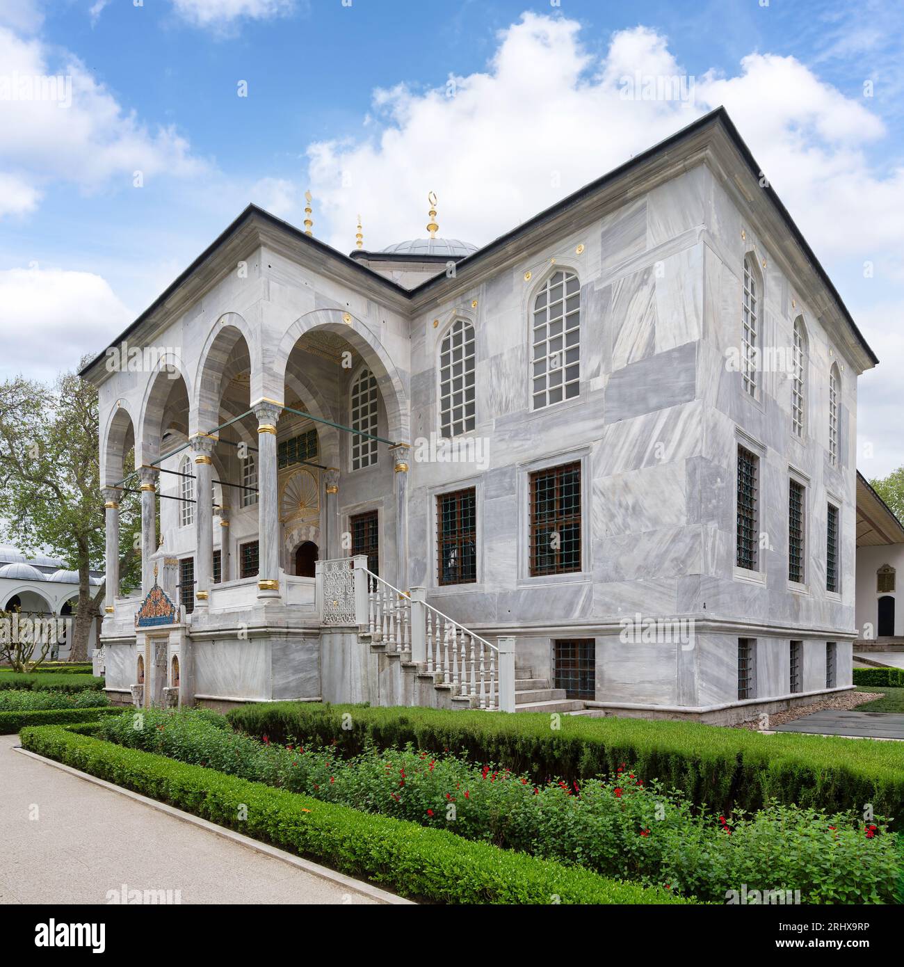 Enderun courtyard hi-res stock photography and images - Alamy
