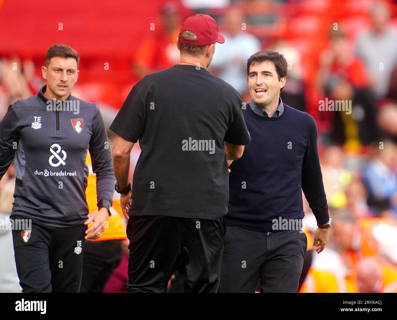 Liverpool manager jurgen klopp shake hands hi-res stock photography and ...