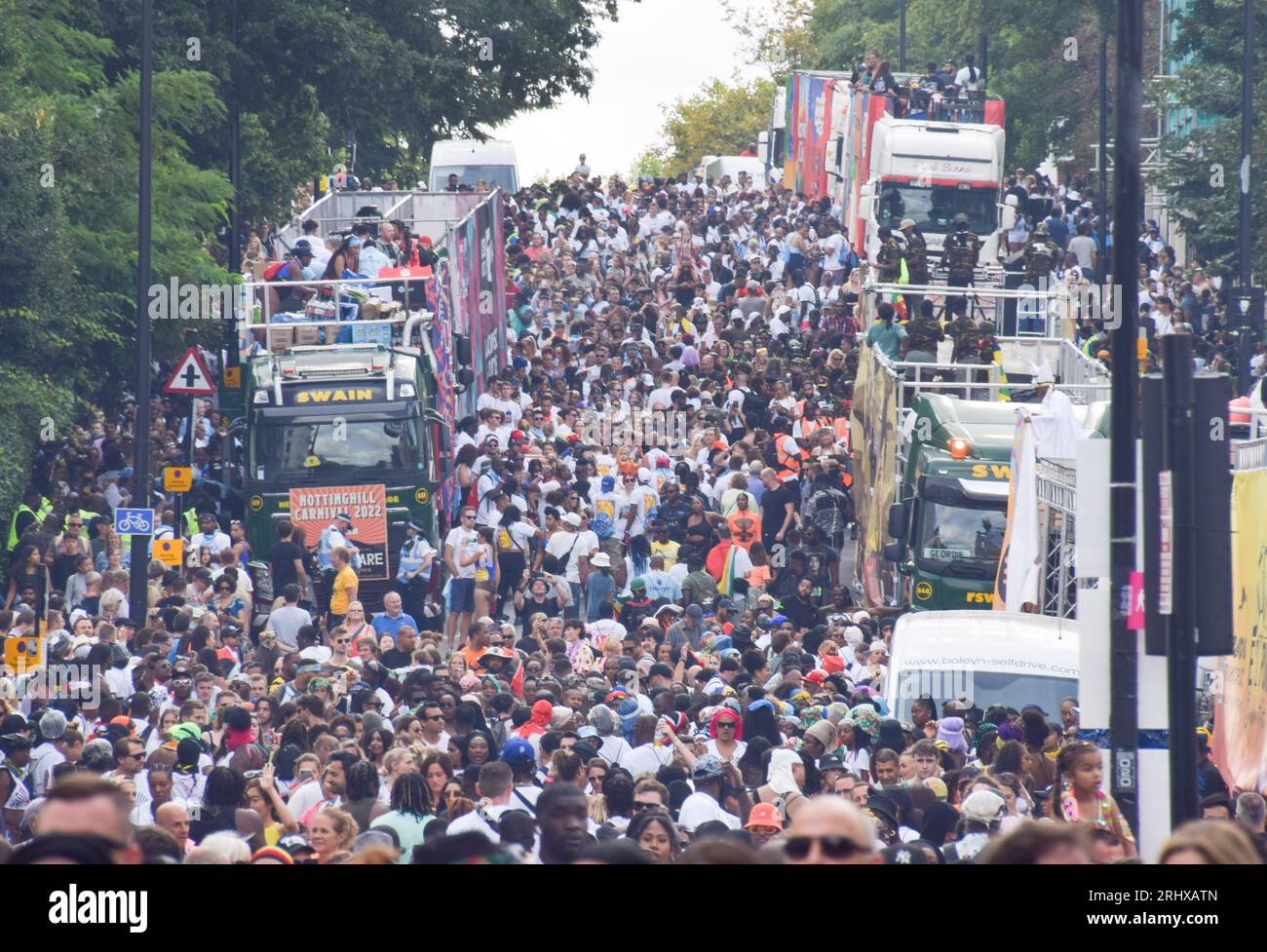 London, UK. 28th August 2022. Huge crowds arrive on the opening day as ...