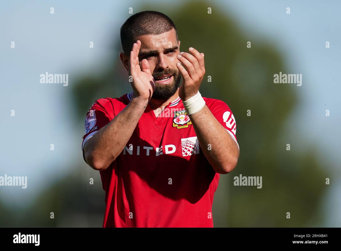 Elliot lee wrexham fans hi-res stock photography and images - Alamy