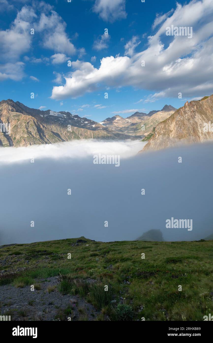 Beautiful morning mountain landscape hi-res stock photography and ...