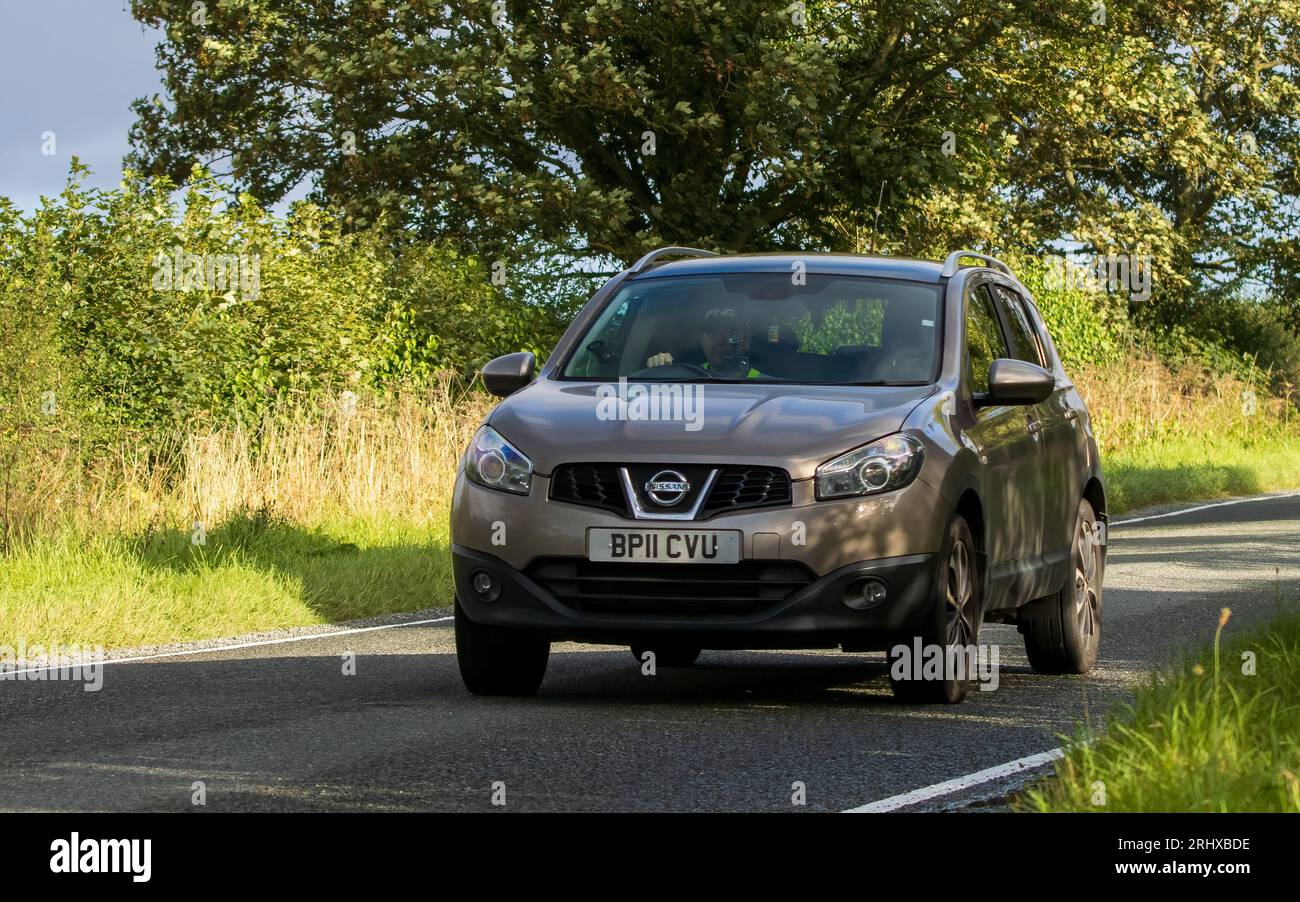 Woburn, Beds, UK - Aug 19th 2023: 2011 beige Nissan Qashqai SVU car ...
