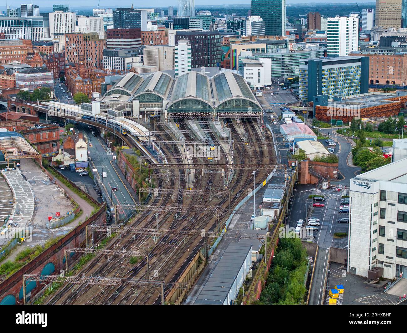 Manchester Piccadilly Station Stock Photo - Alamy