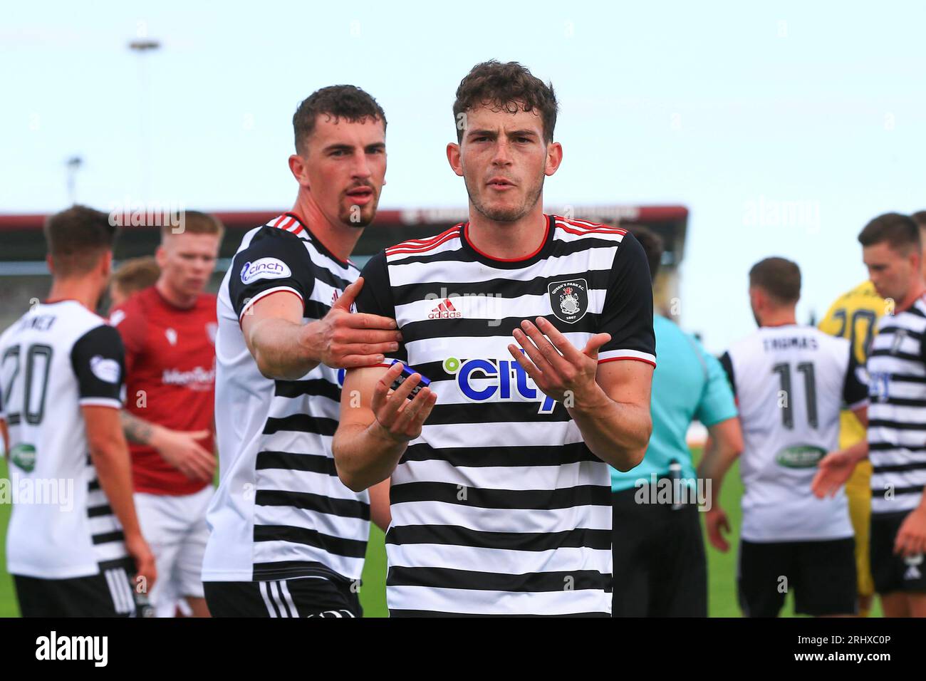 Football crowd uk behind hi-res stock photography and images - Alamy