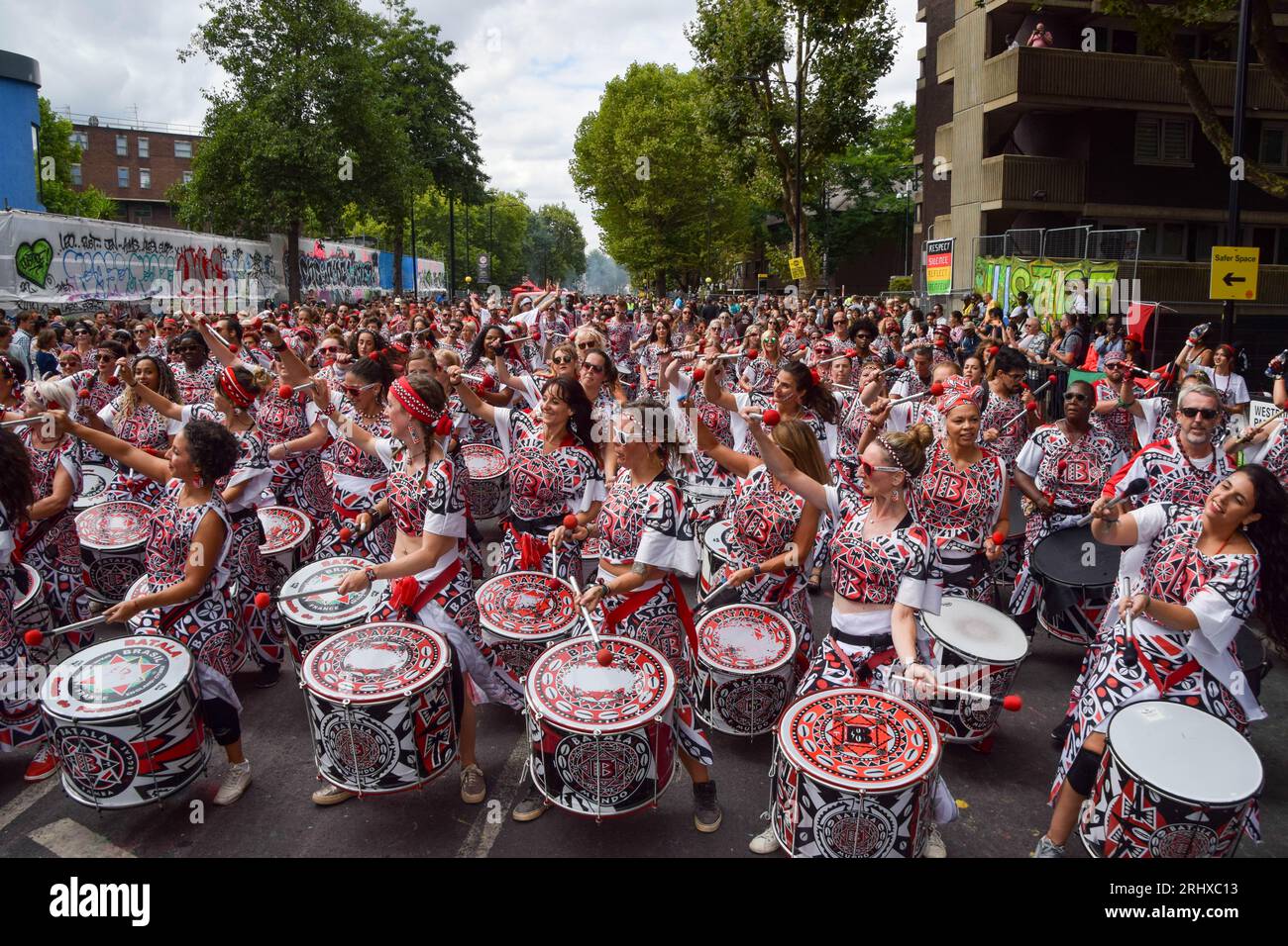 Samba player notting hill carnival hi-res stock photography and images ...