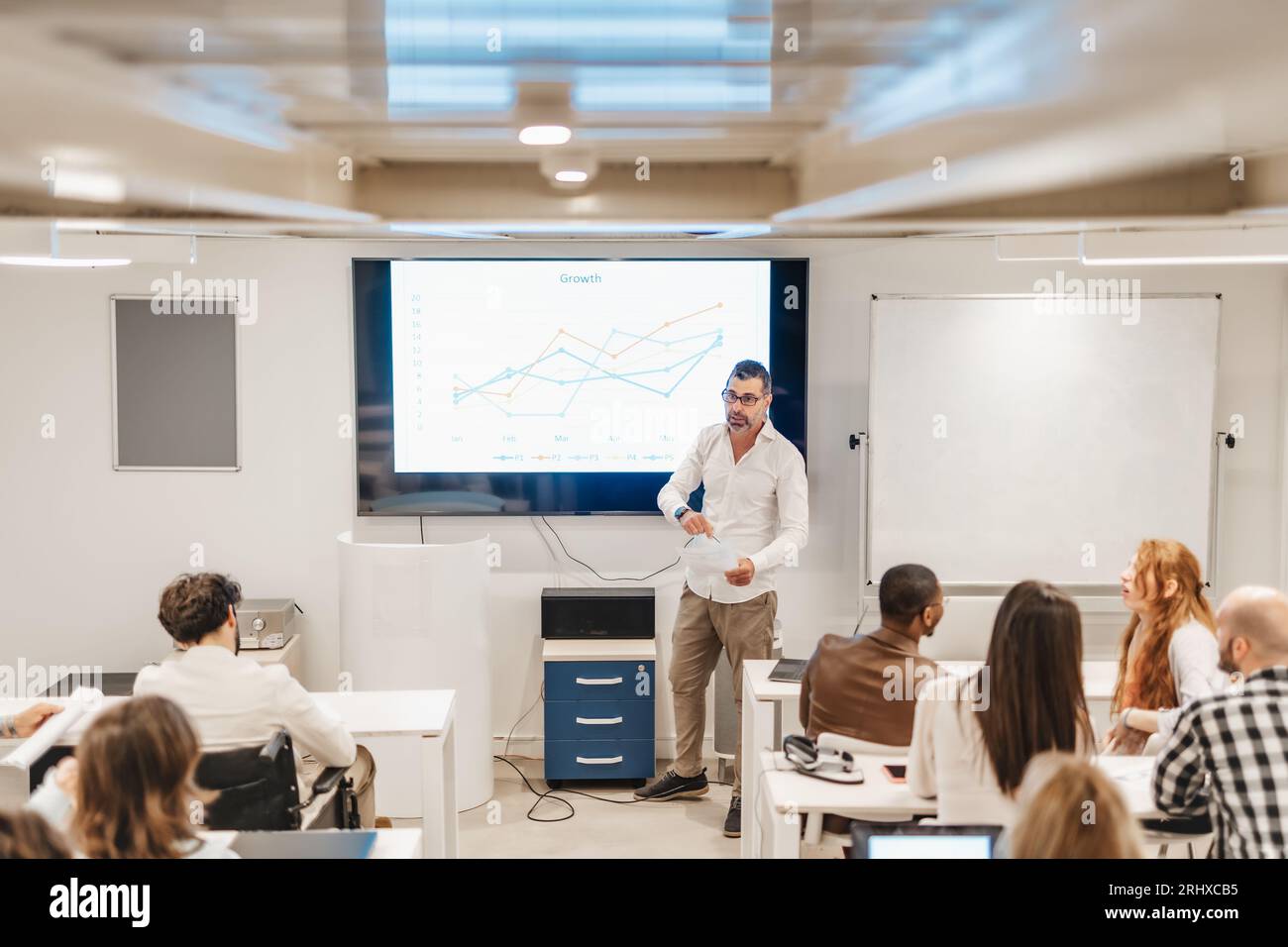 Highlighting key features hi-res stock photography and images - Alamy