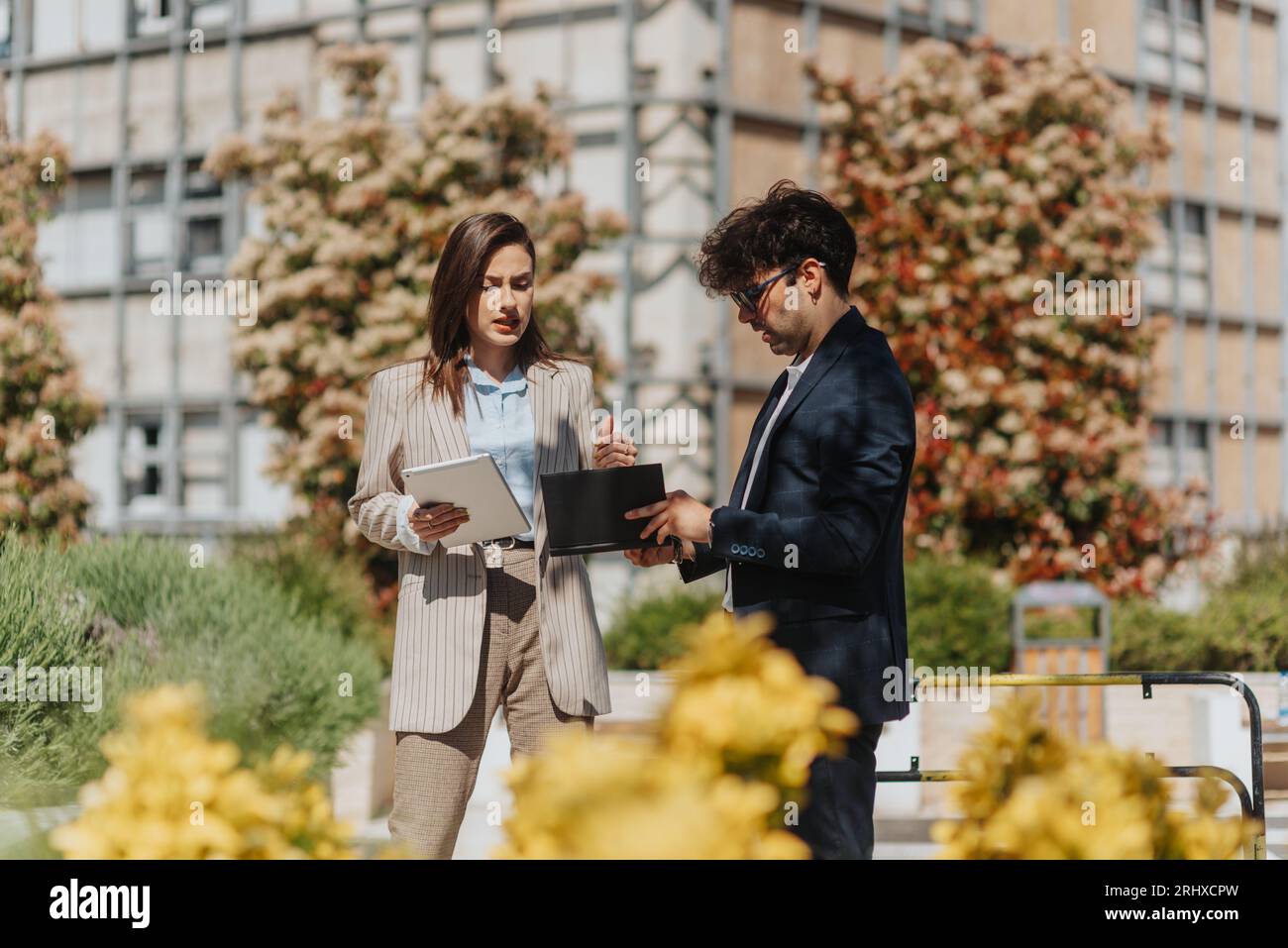 Negotiation failures hi-res stock photography and images - Alamy