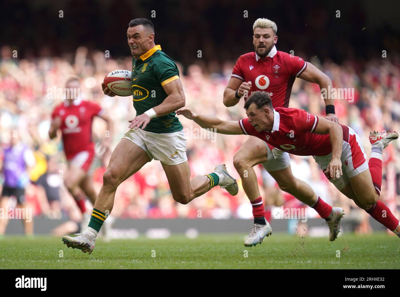 South Africa's Jesse Kriel breaks clear to score his sides fourth try ...