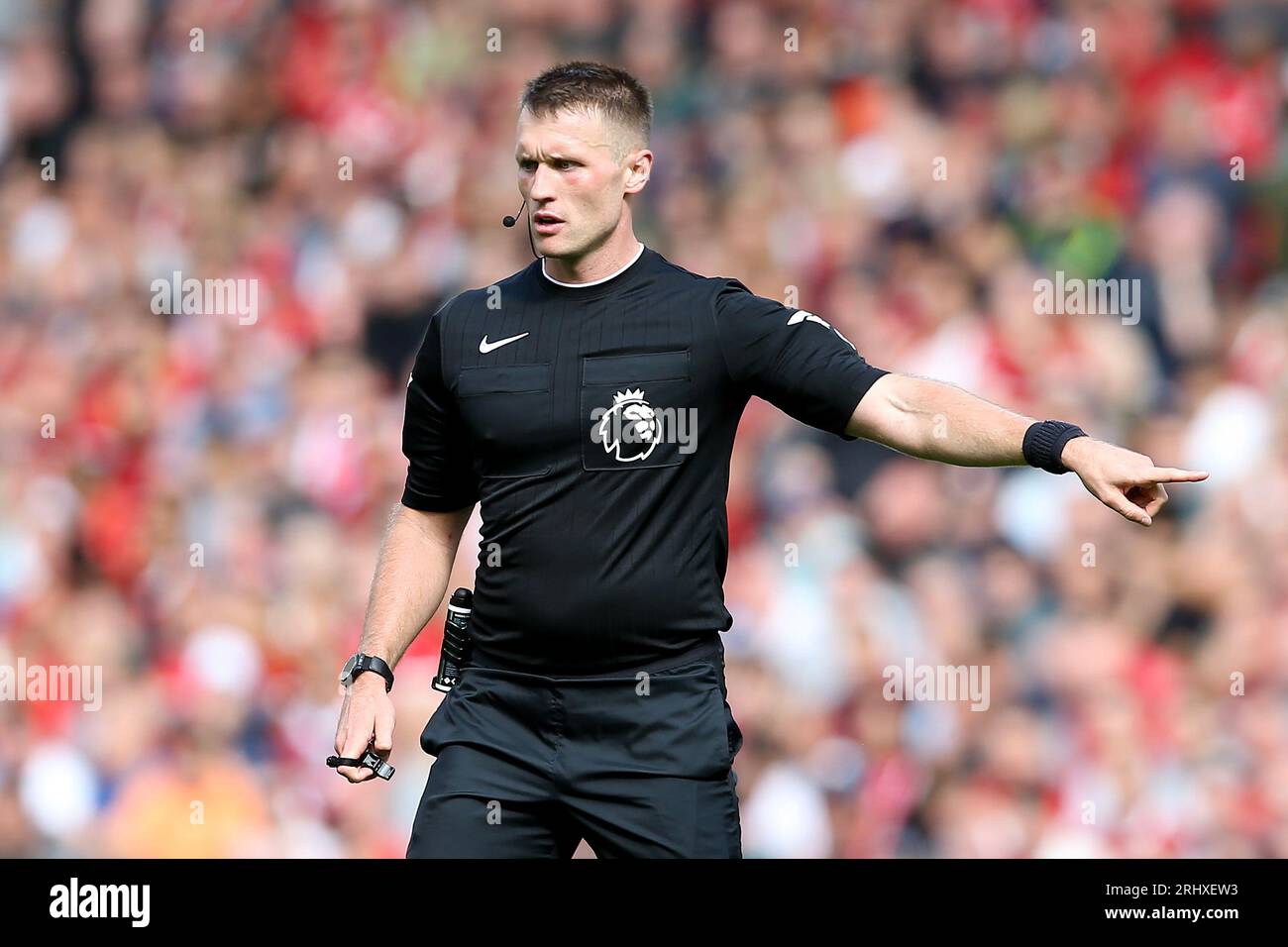 Thomas bramall referee hi-res stock photography and images - Alamy