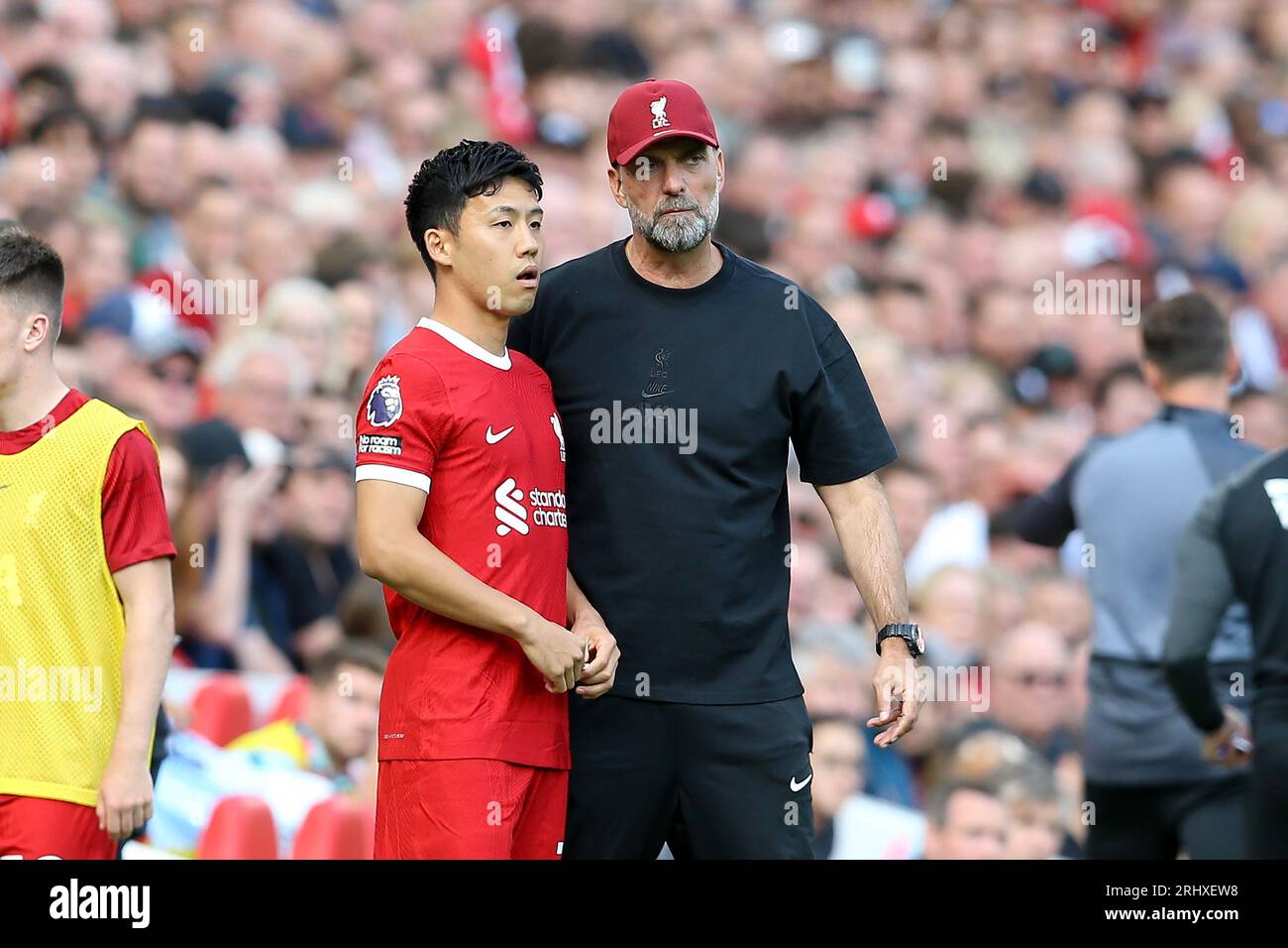 Wataru endo jurgen klopp hi-res stock photography and images - Alamy