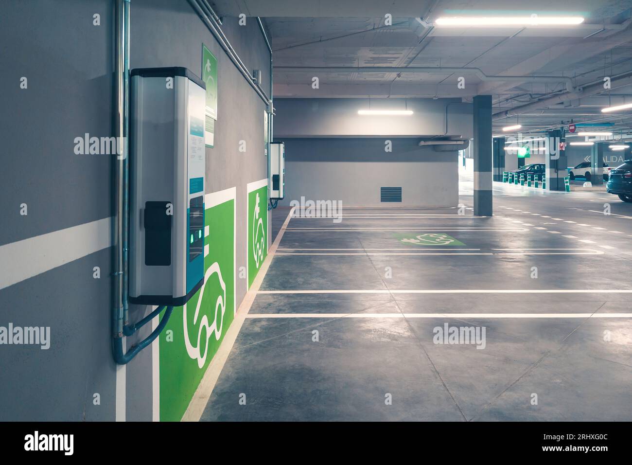 Electric car charger signs and charging points for electric vehicles on ...