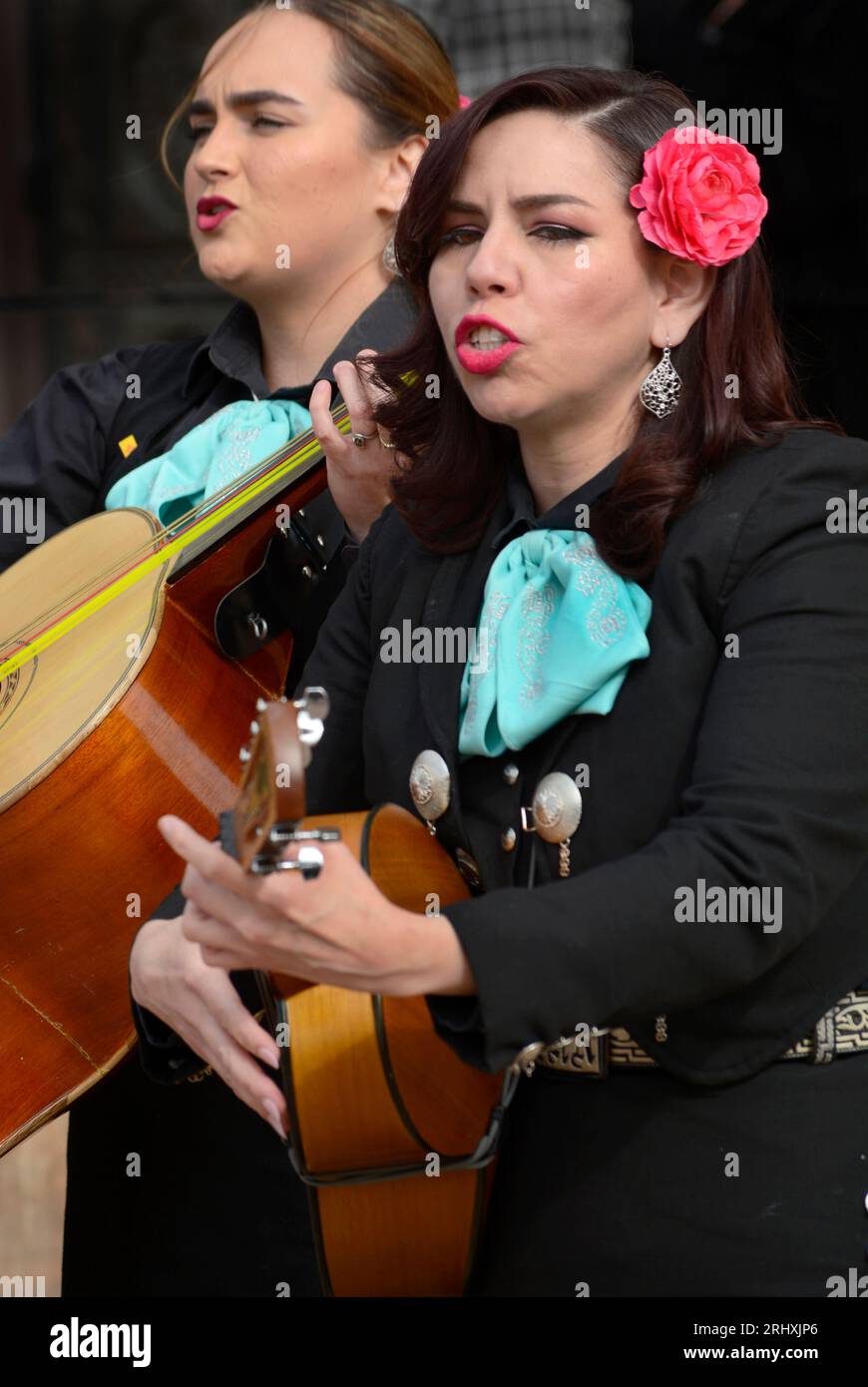 All female mexican mariachi band mexico hi-res stock photography and ...