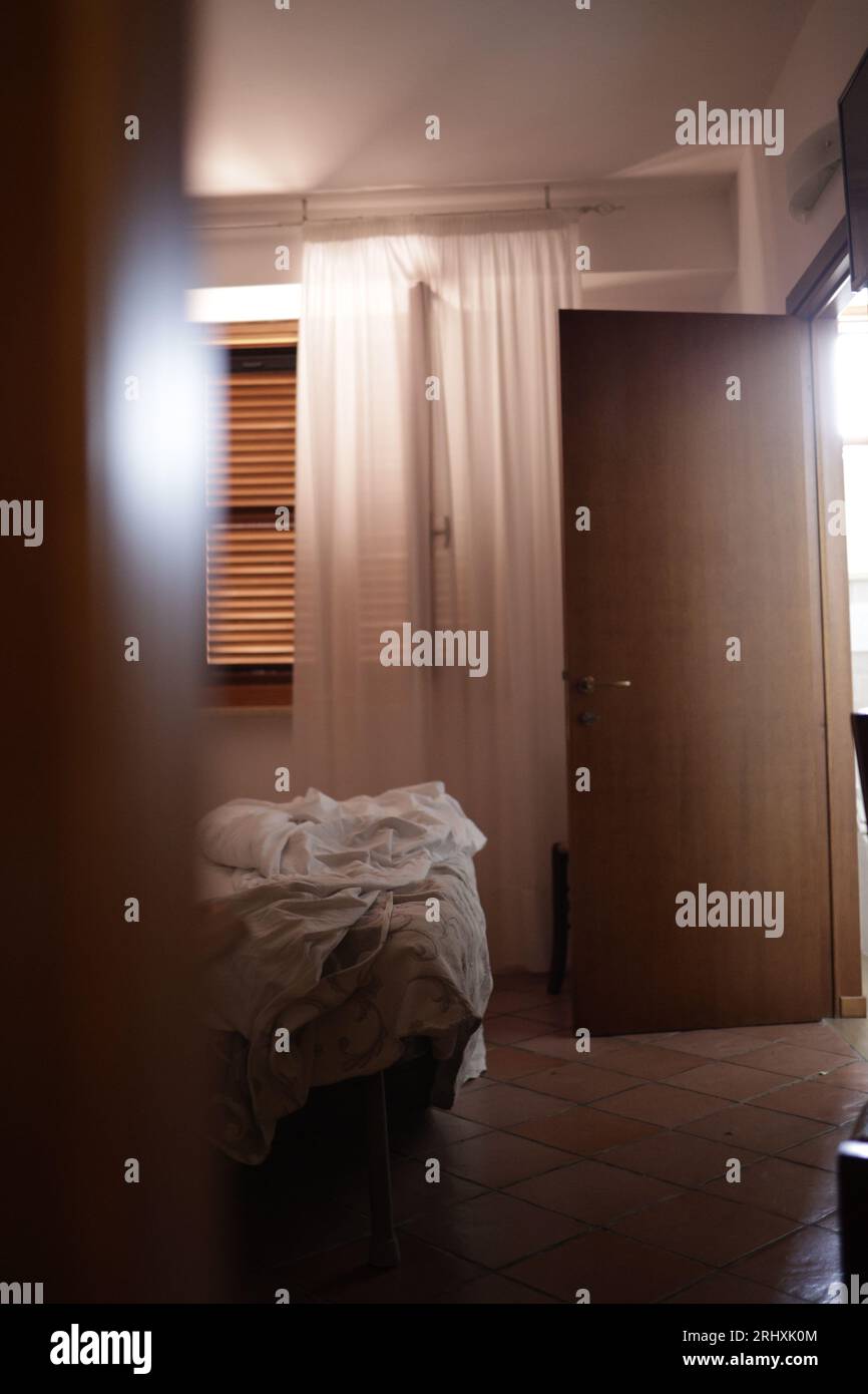 Strange empty room hi-res stock photography and images - Alamy