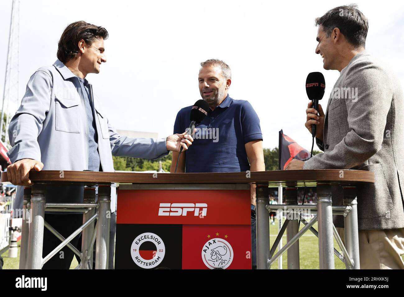 ROTTERDAM - (LR) ESPN interviewer Milan van Dongen, Ajax coach Maurice ...