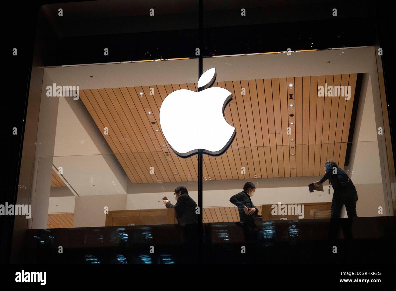 Tokyo, Japan. 11th Jan, 2023. An Apple Store in the wealthy upscale ...