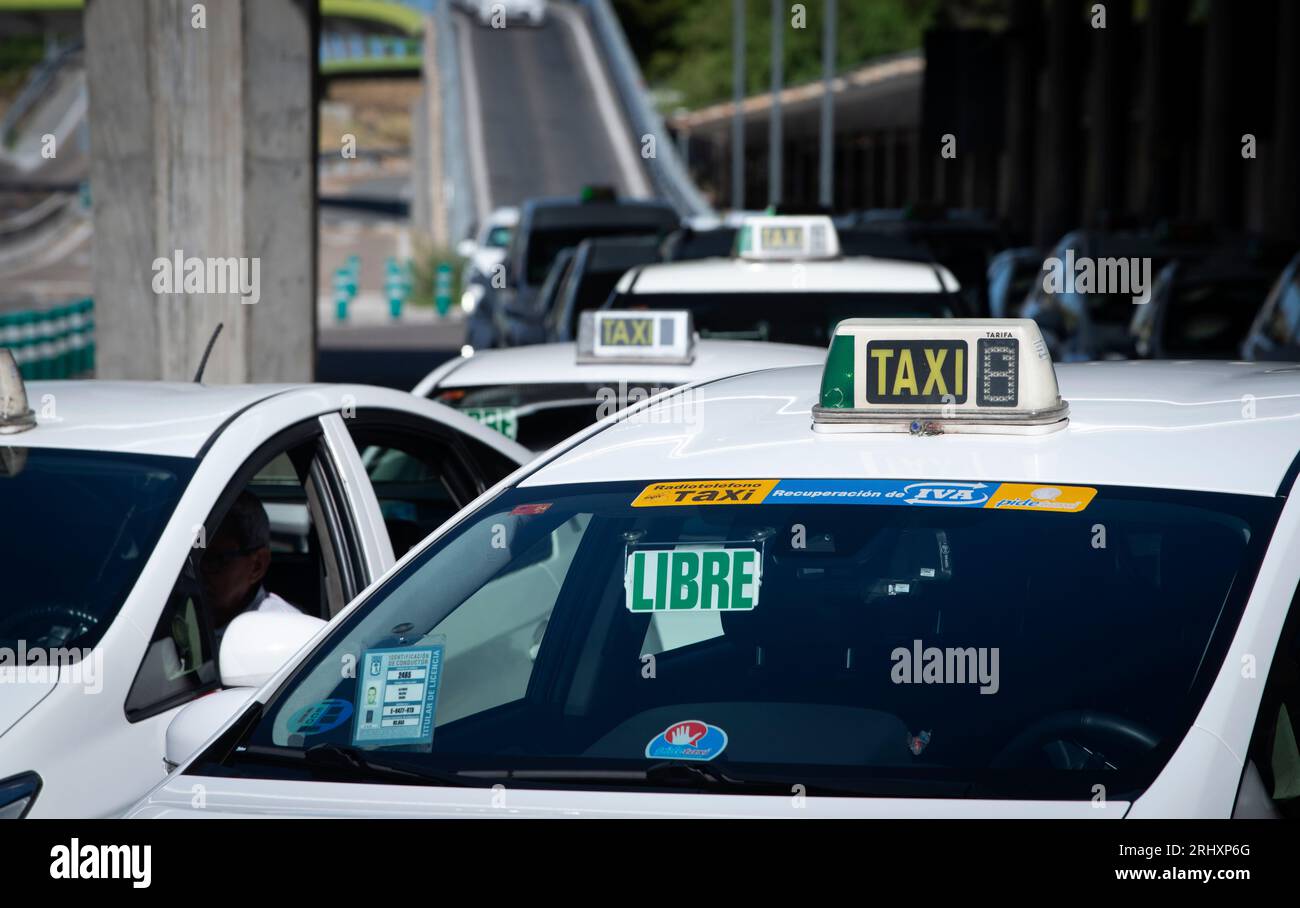 Empty taxis outside T3 Terminal at Aeropuerto Adolfo Suárez-Madrid ...