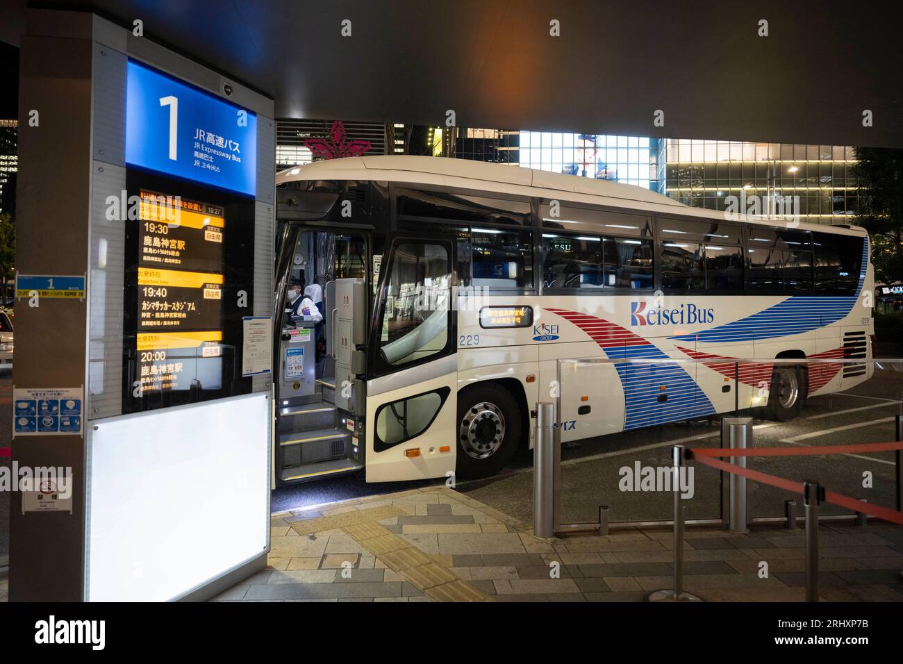 Tokyo, Japan. 11th Jan, 2023. Commuters wait to board a intercity bus ...