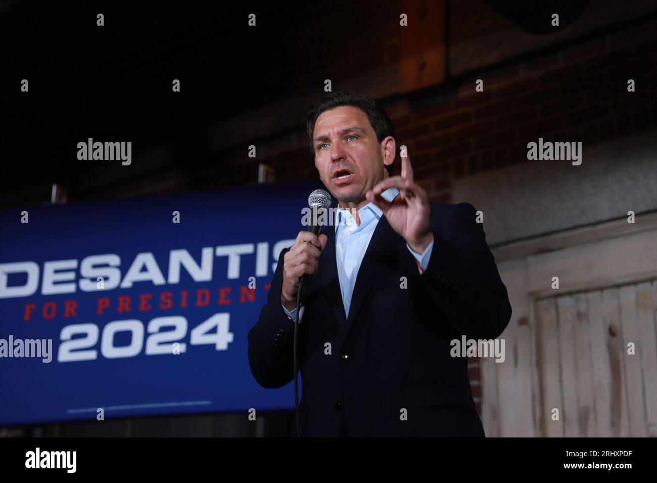 Manchester, NH, USA. 19th Aug, 2023. Governor RON DESANTIS campaigns in ...