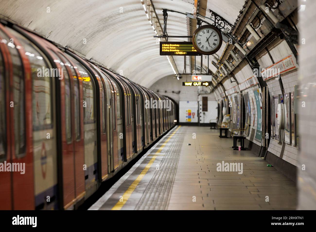 Central line tube poster hi-res stock photography and images - Alamy
