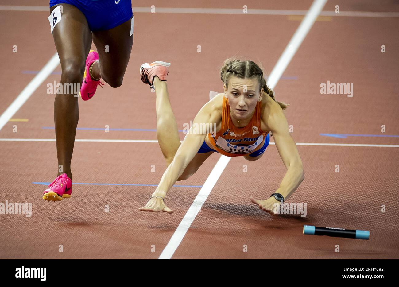 Budapest Femke Bol Falls Just Before The Finish During The Final On