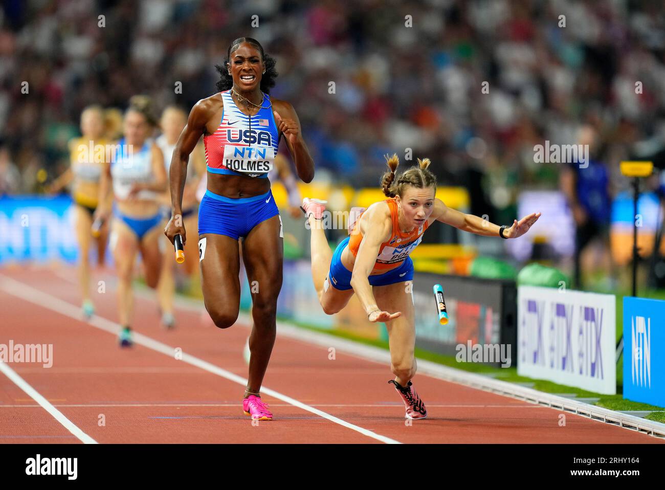 Alexis Holmes, of the United States anchors her team to the gold medal ...