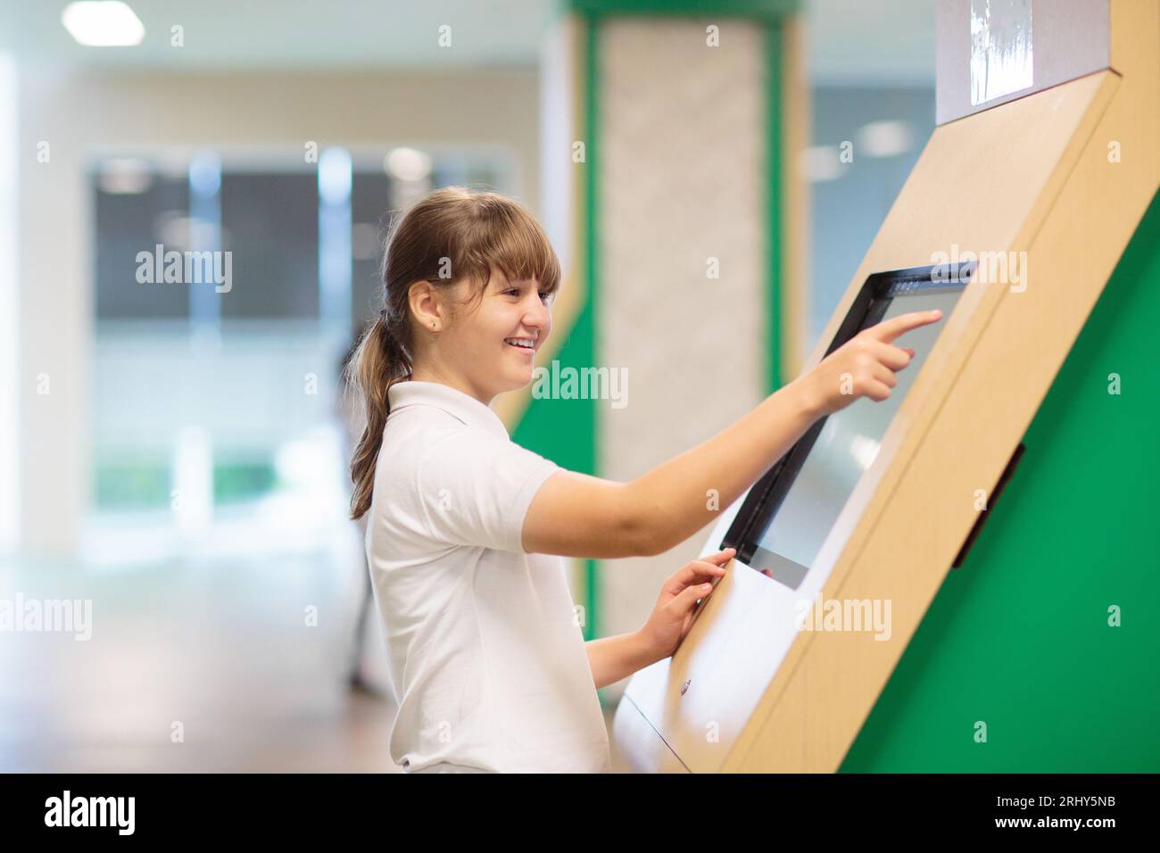 Digital display in school hi-res stock photography and images - Alamy
