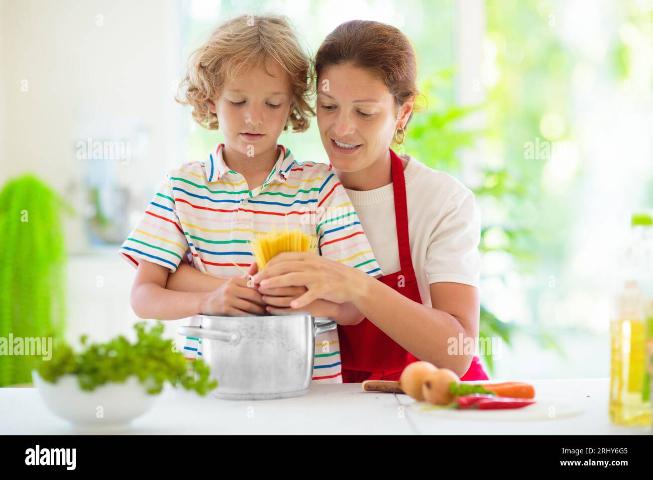 Italian family dinner hi-res stock photography and images - Alamy