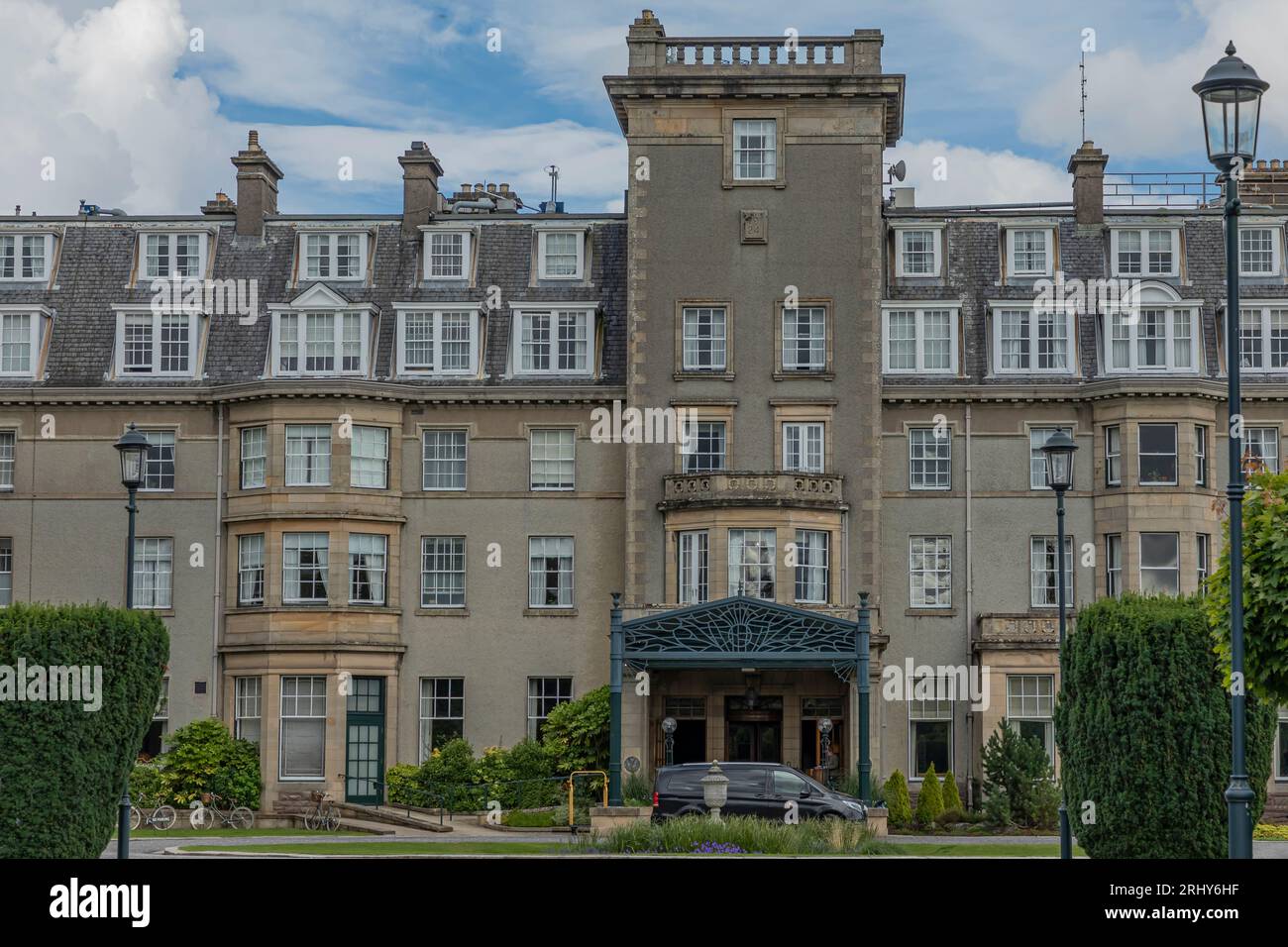 The Gleneagles hotel entrance with valet parking and golf course Stock ...